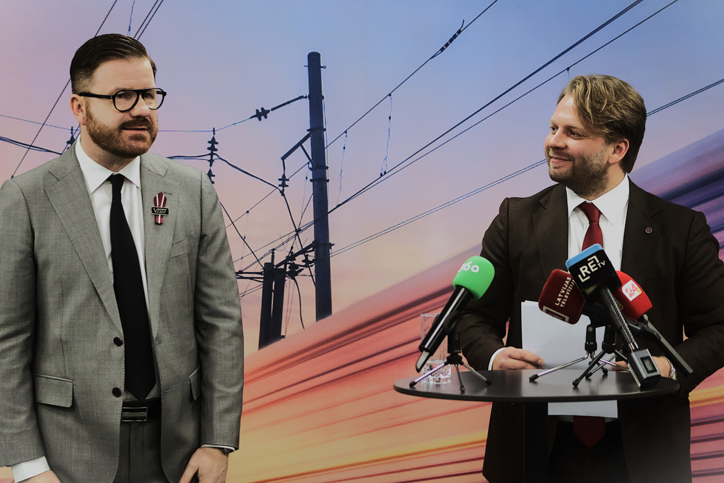 Raitis Nešpors un Rinalds Pļavnieks aicina paļauties uz vilcieniem - nra.lv