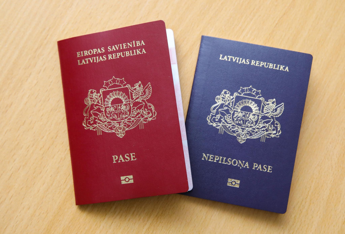 Internetveikalā pārdod Latvijas Republikas pases - nra.lv