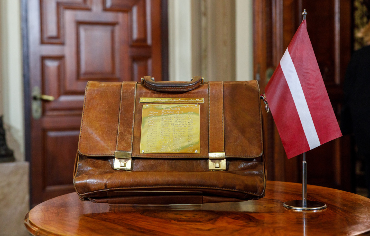 Saeimas deputāti pēc trīs dienas ilgām diskusijām pieņem 2025. gada ...