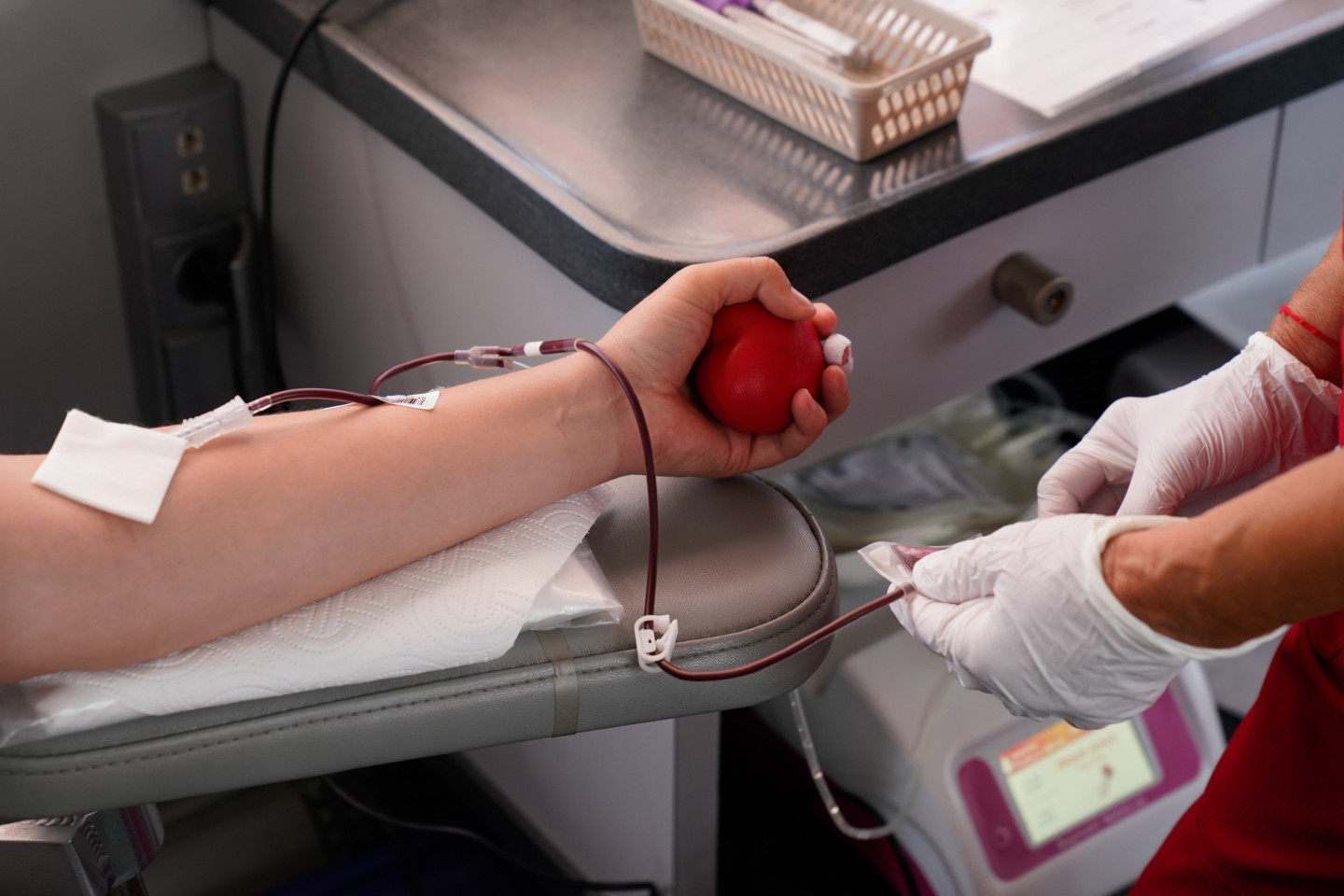 VADC aicina ziedot asinis; īpaši gaidīti četru asinsgrupu donori - nra.lv