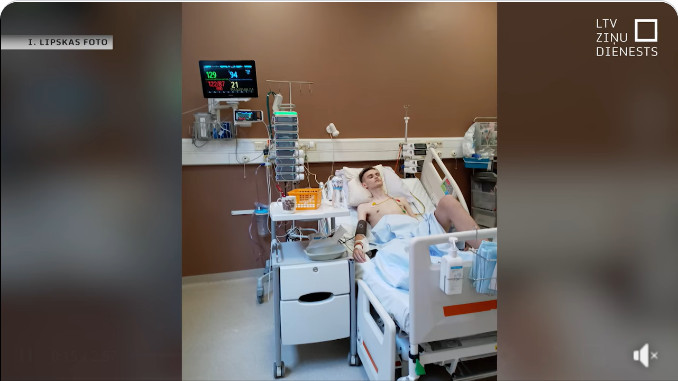 Smagi slimajam Gabrielam pārtrauc ārstēšanu [papildināts] - nra.lv