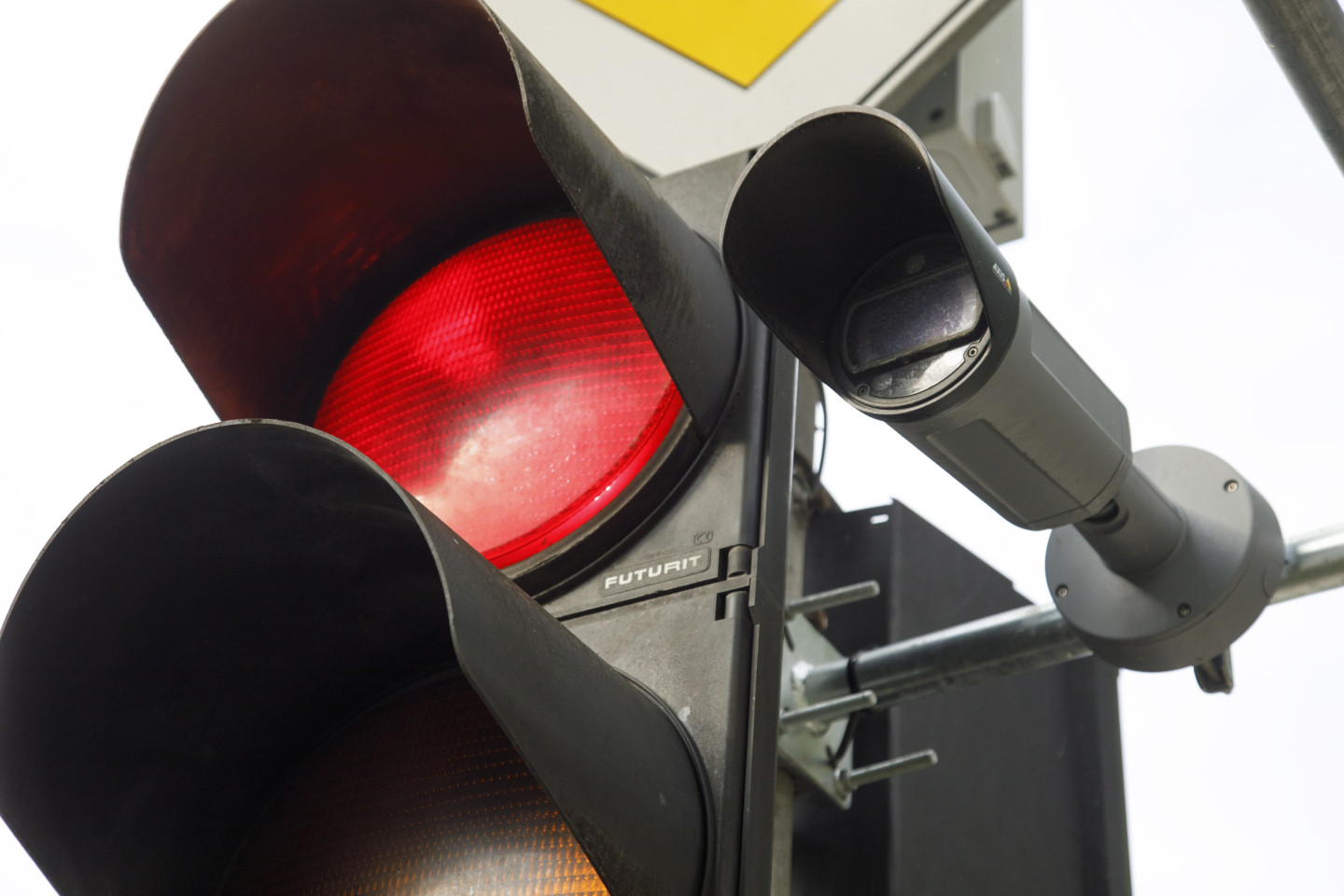 Rēzeknē pirms elektrotīklu sinhronizācijas tomēr neatslēgs luksoforus ...