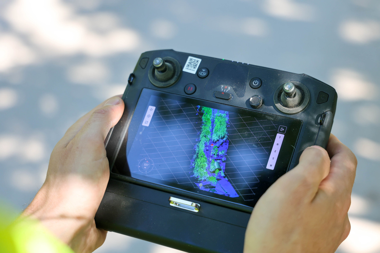 "Sadales tīkls" ar droniem un helikopteriem apsekos elektrolīnijas - nra.lv