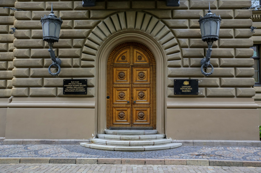 Saeimā virza tālāk inciatīvu par apmaksātām brīvdienām sievietēm ...