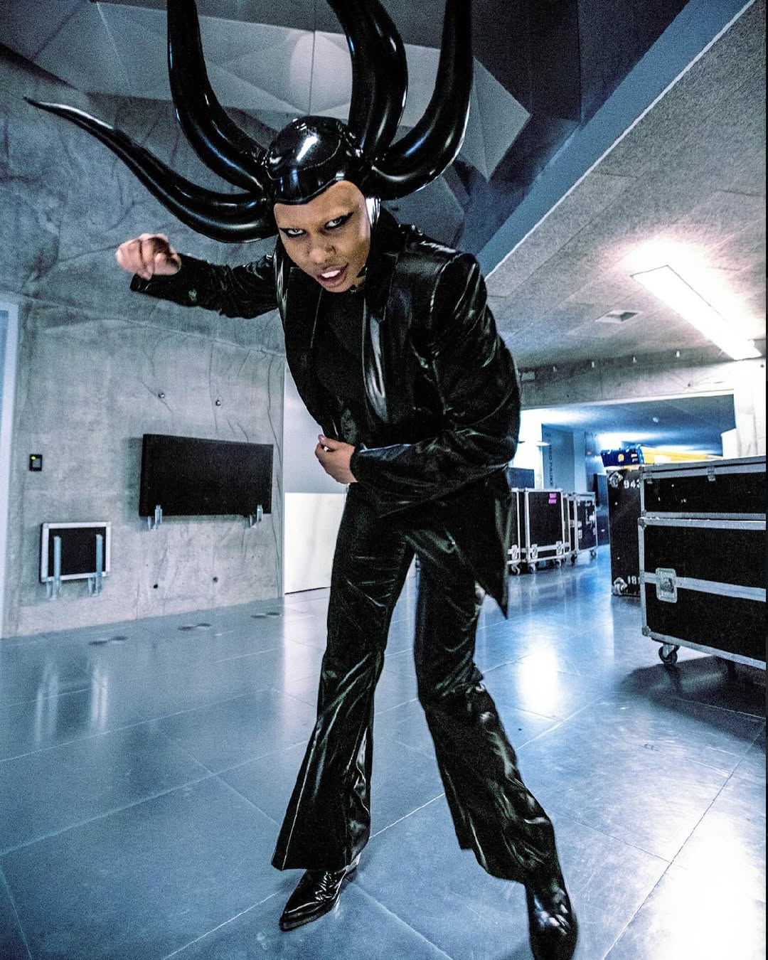 "Skunk Anansie" līdere pirms Rīgas koncerta pastāsta par savām izjūtām ...