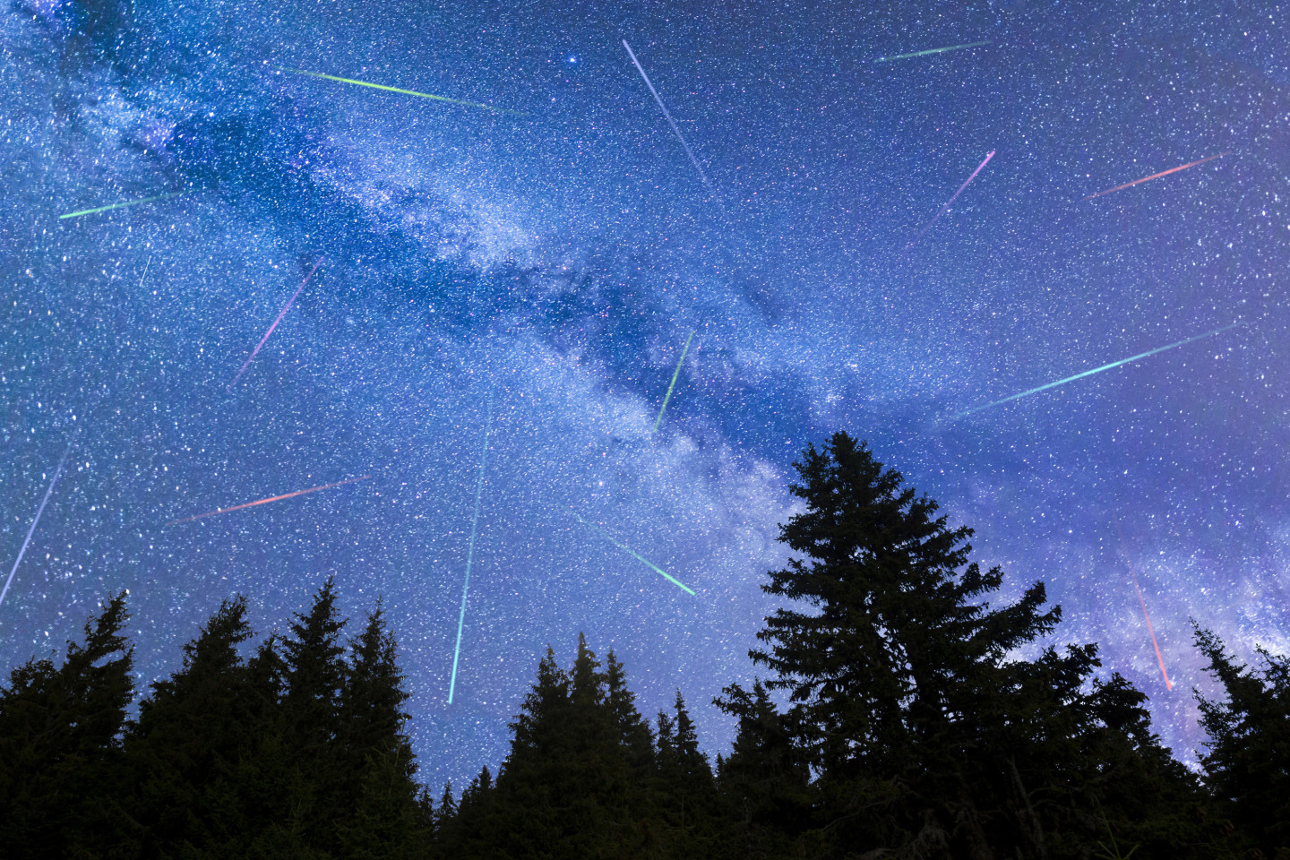 Šonakt atdzīvosies debesis, gaidāms meteoru lietus - nra.lv