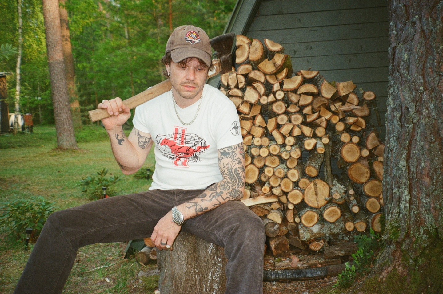 Reperis Rolands Če šokē fanus ar pievēršanos kantrimūzikai - nra.lv