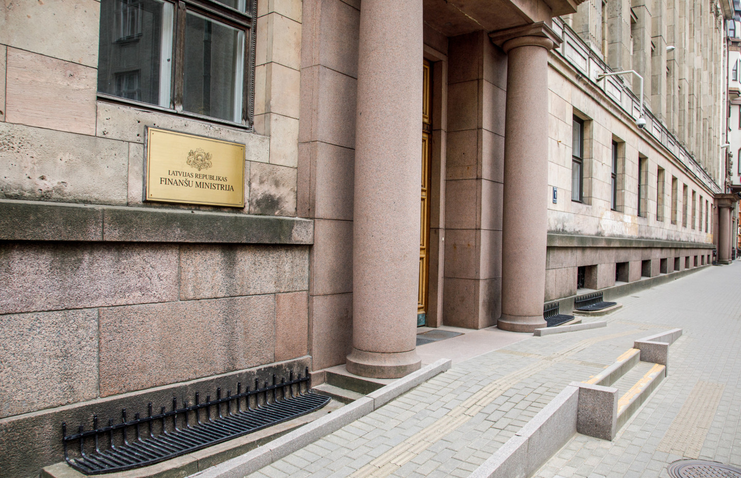 Kas jāzina par jaunajiem skaidras naudas ierobežojumiem? - nra.lv