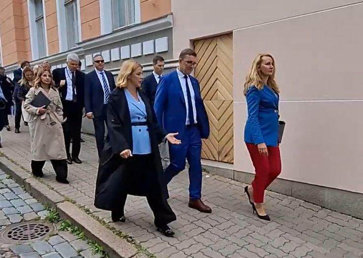 VIDEO. Divu valstu valdības bez apsardzes klīst pa Tērbatu - nra.lv