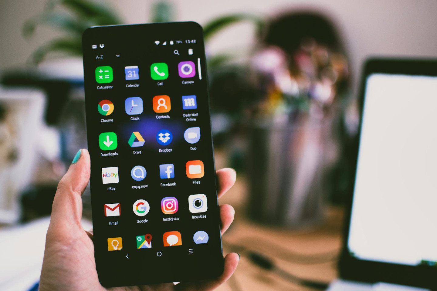 Katrs trešais mobilo telefonu lietotājs ļauj lietotnēm izsekot sevi ...