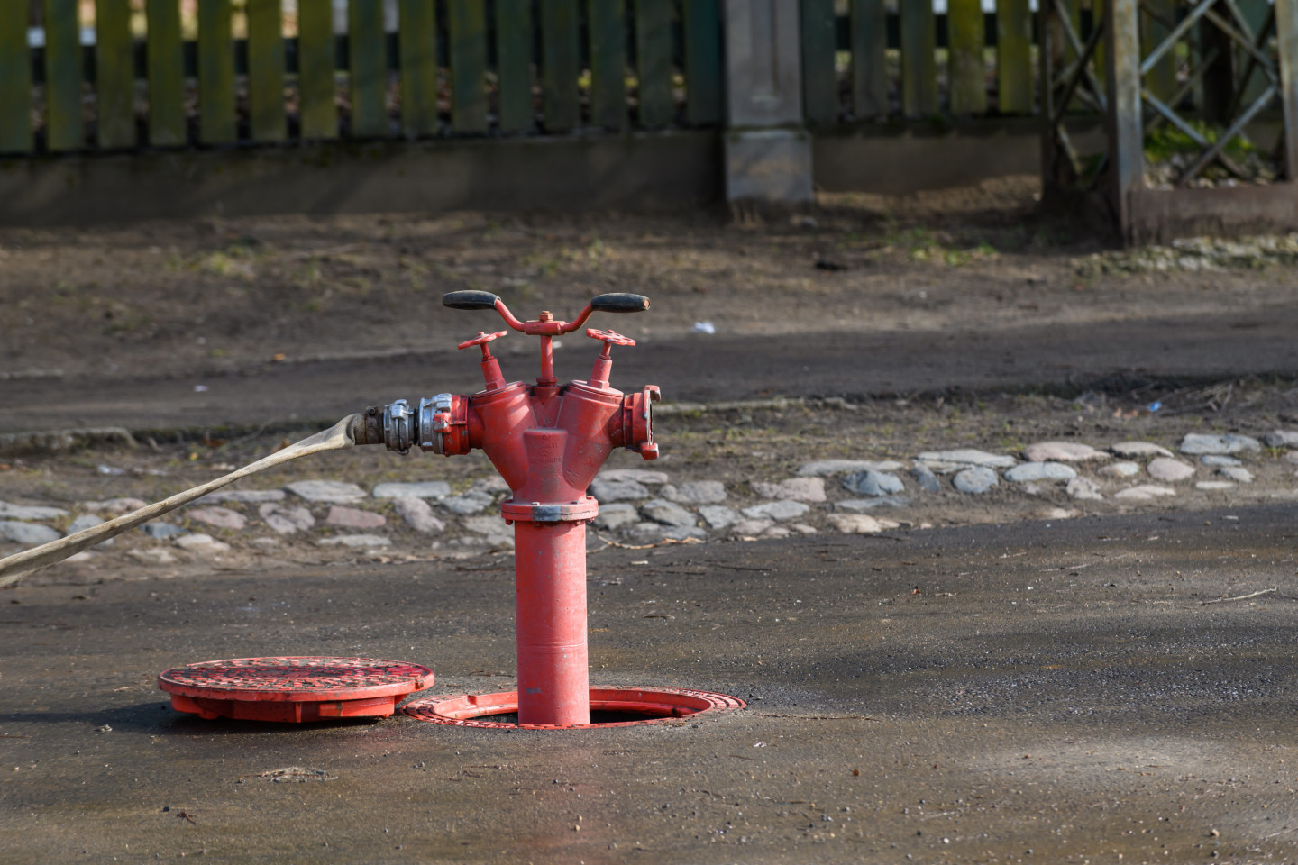 Cēsīs privātmāju rajonā notikusi notekūdeņu noplūde - nra.lv