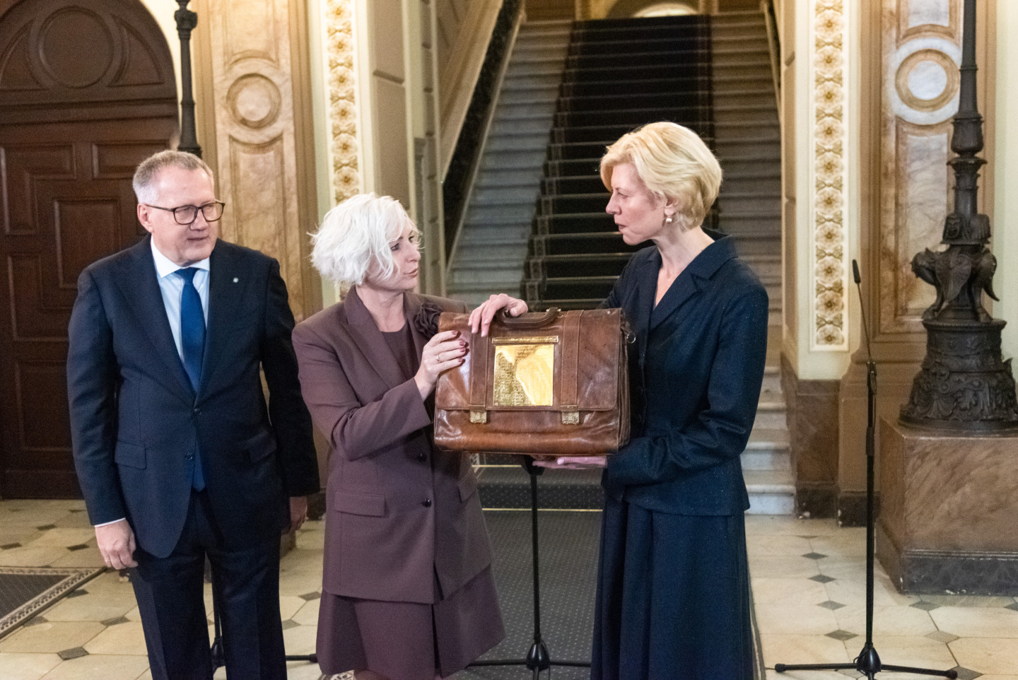Plānoti 18 miljardu eiro lieli tēriņi. Saeima sāk skatīt nākamā gada ...