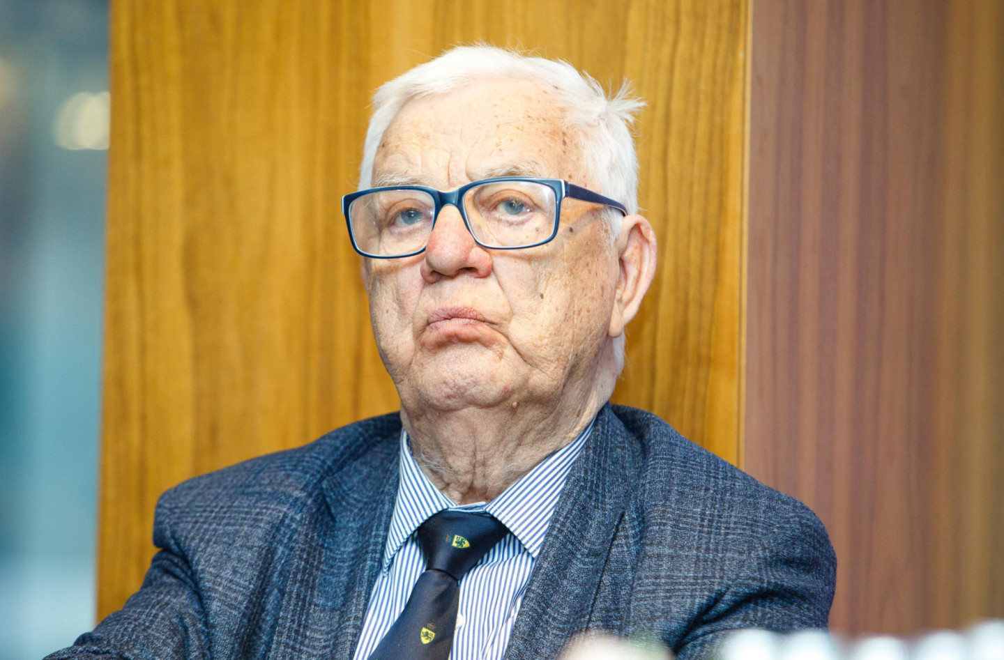 Vīrietis, uzdodoties par Raimondu Paulu, saņem parādu piedziņu - nra.lv