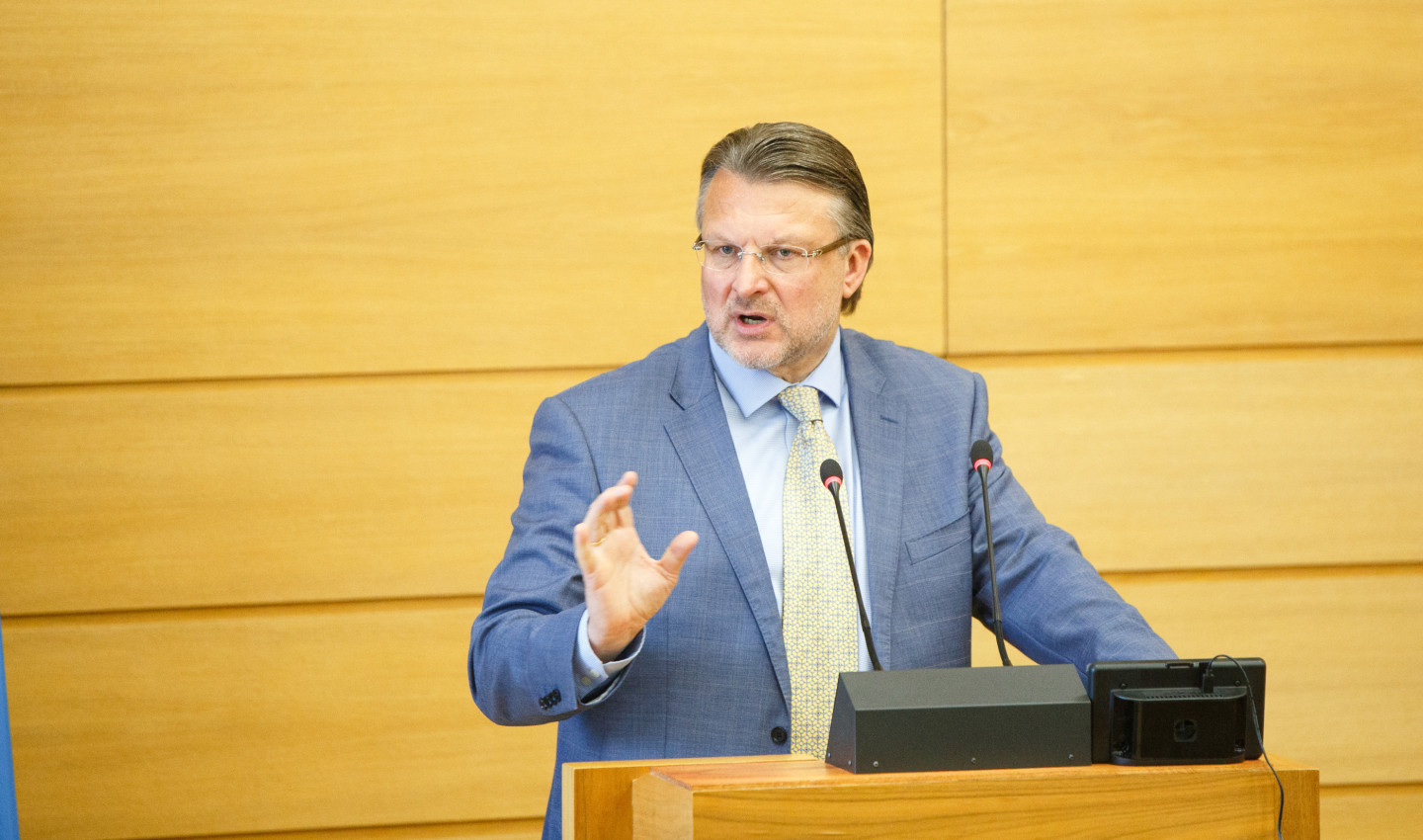 Šlesers par dzelzceļa sliežu demontāžu - nra.lv