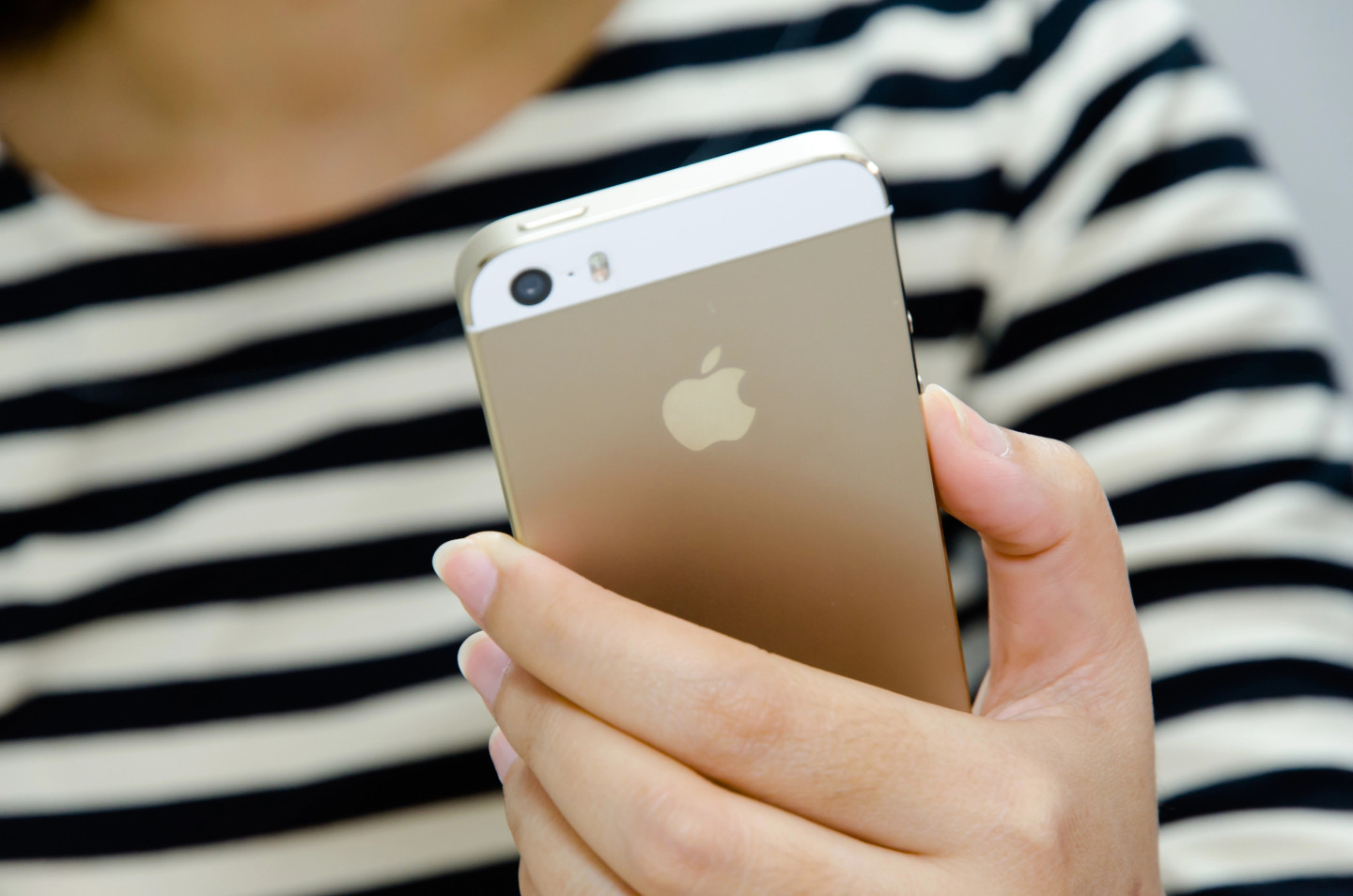 Apple maina iPhone izlaišanas grafiku - nra.lv