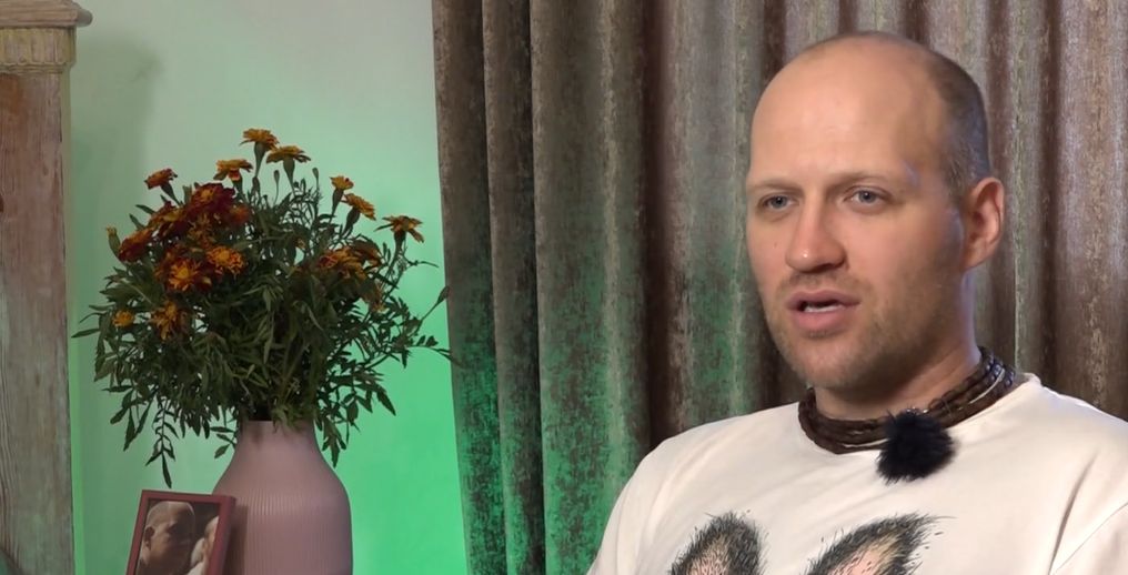 Uģis Kuģis ar ģimeni pamet 'Ģimene burkā" - nra.lv