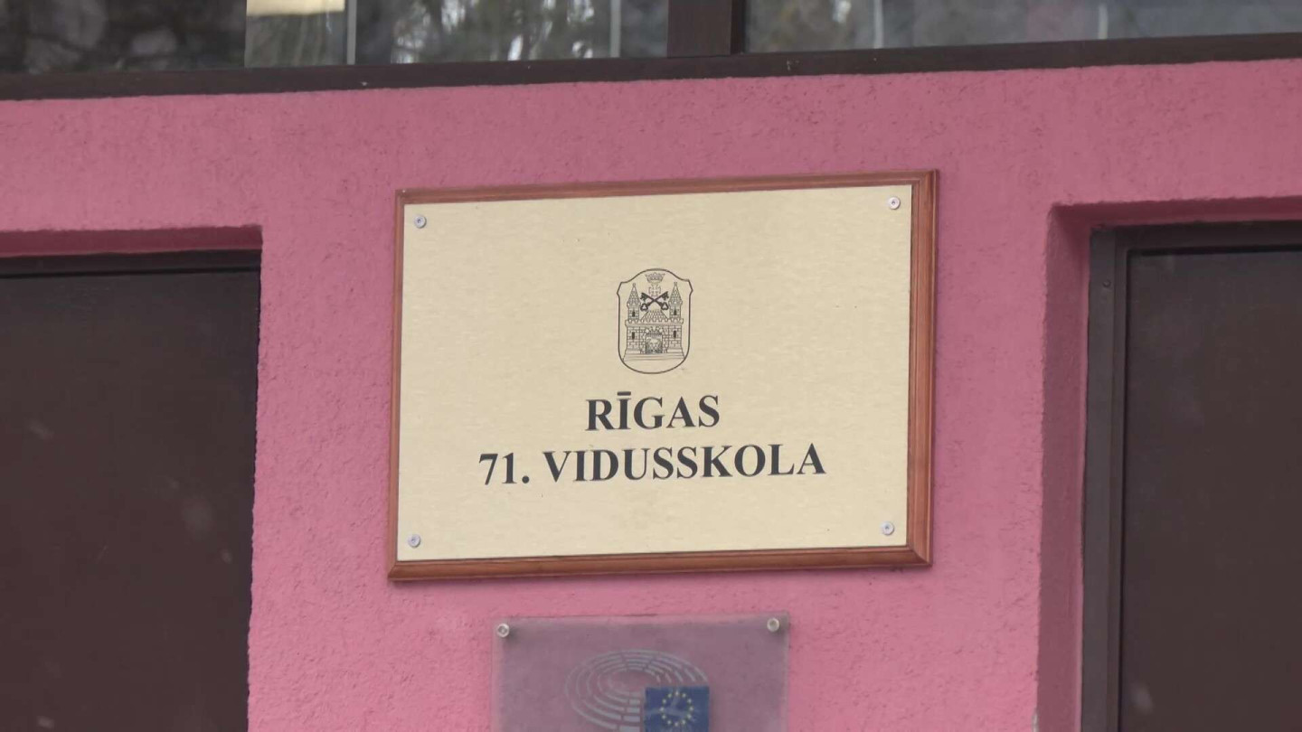 Vecāki sūdzas par agresīvu sporta skolotāju Rīgas skolā - nra.lv