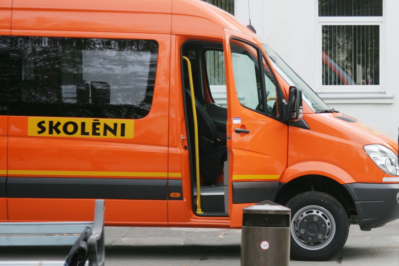 Jelgavā avarējis skolēnu autobuss no kaimiņu novada - nra.lv