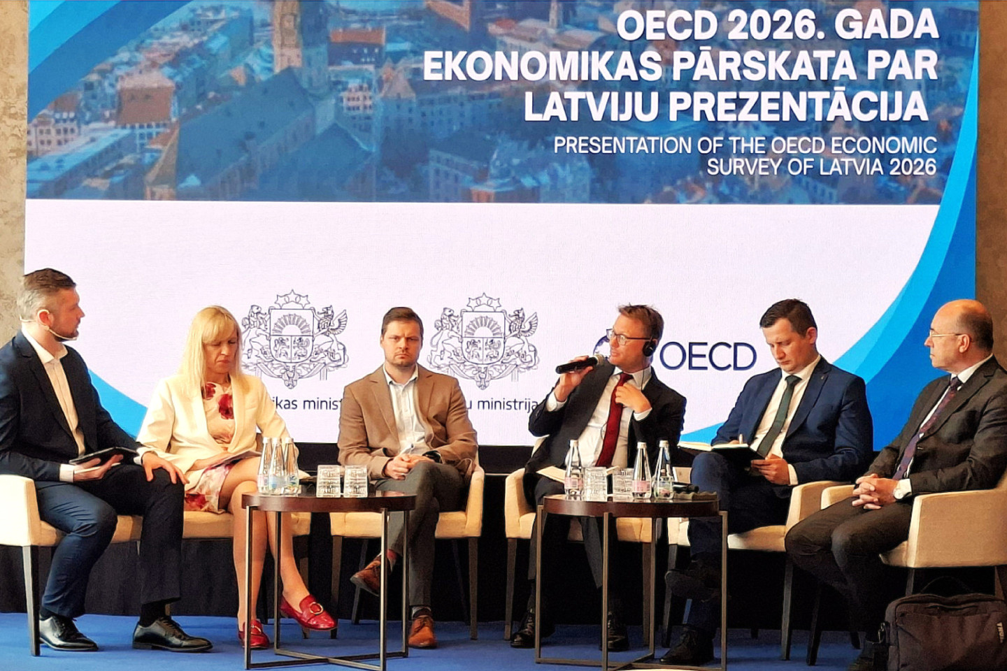 OECD prasa no Latvijas celt visus nodokļus un cenas šņabim un cukuram ...